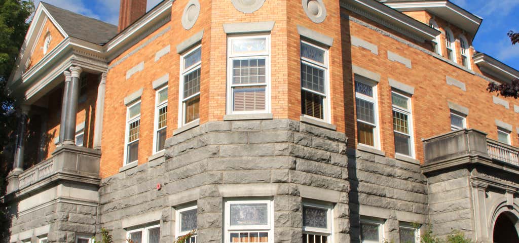 Haskell Free Library & Opera House, Derby Line | Roadtrippers