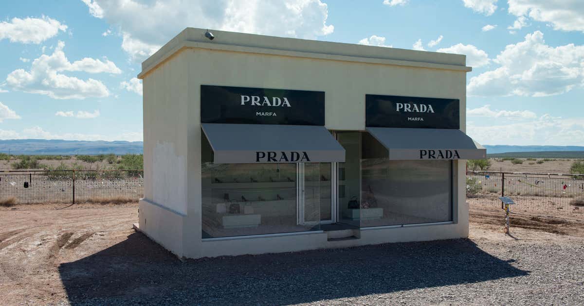 Prada Marfa, Valentine | Roadtrippers
