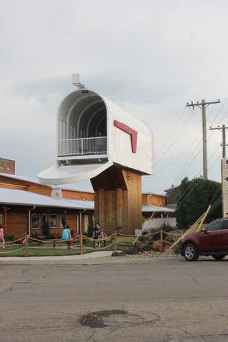 Photo of World's Largest Mailbox | Roadtrippers