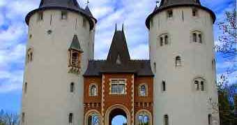 Castle Gwynn, Arrington | Roadtrippers