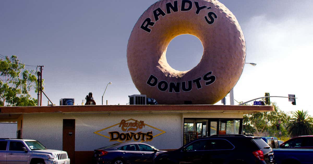 Randy's Donuts, Inglewood | Roadtrippers