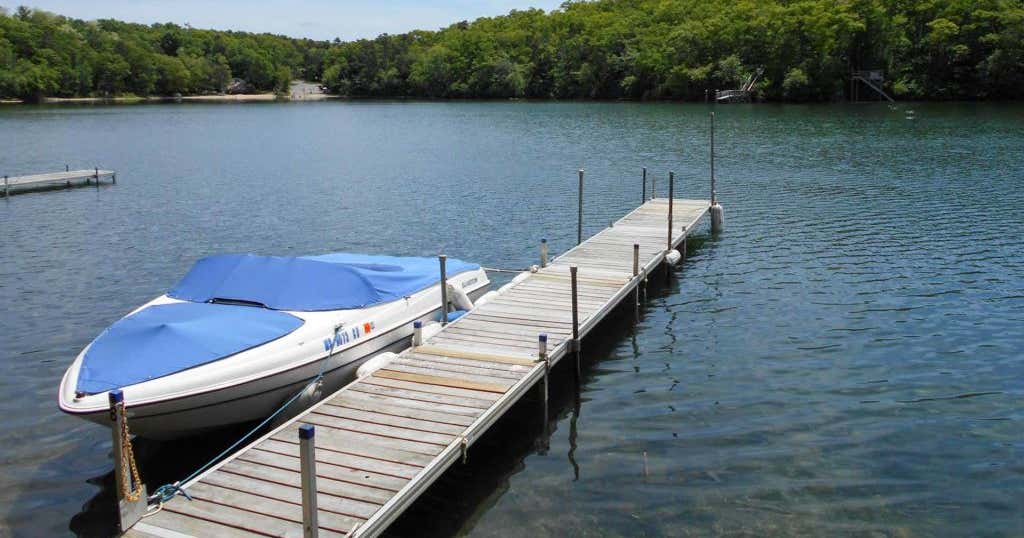 Sun Retreats Peters Pond, Sandwich | Roadtrippers