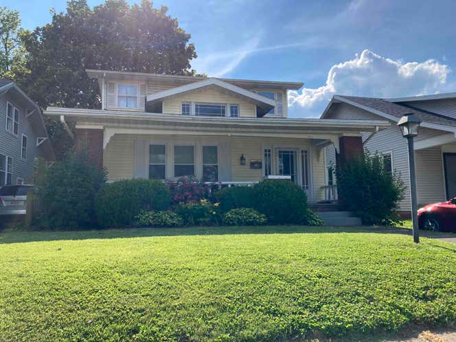 Photo of Roseanne's House | Roadtrippers