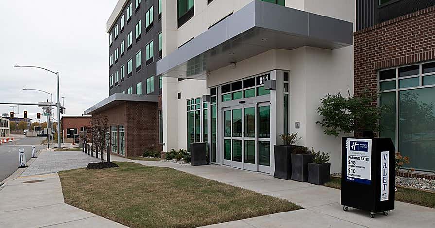 Holiday Inn Express & Suites Little Rock Downtown, Little Rock ...