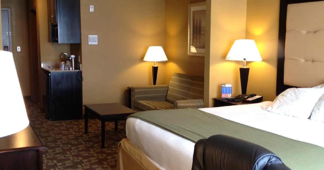 Holiday Inn Express & Suites Foley - N Gulf Shores By IHG, Foley ...