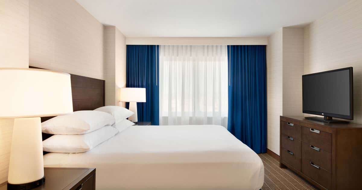 Embassy Suites by Hilton Boston at Logan Airport, Boston | Roadtrippers