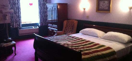 Benham School House Inn, Benham | Roadtrippers