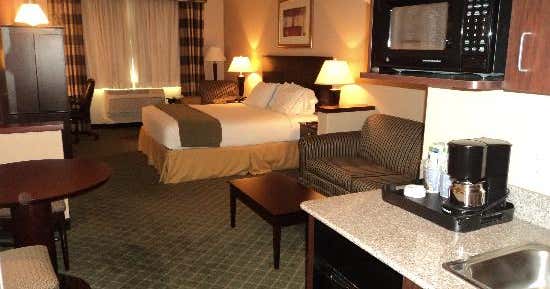 Holiday Inn Express & Suites Medford-central Point By IHG, Central ...