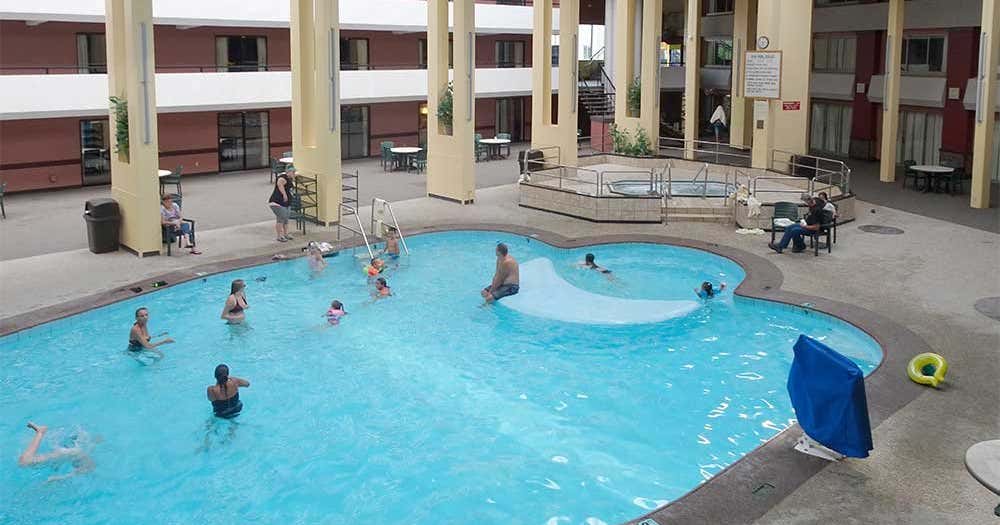 Grand Oasis Hotel Minot, Minot | Roadtrippers