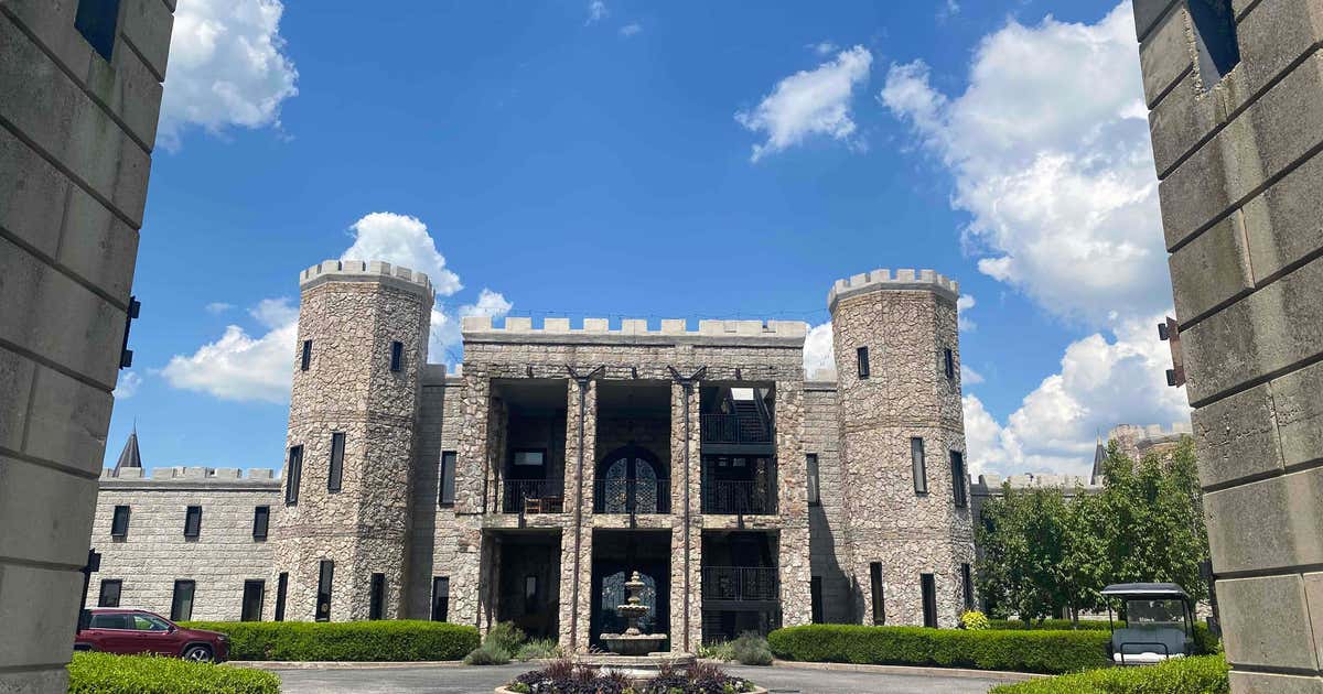 The Kentucky Castle, Versailles | Roadtrippers