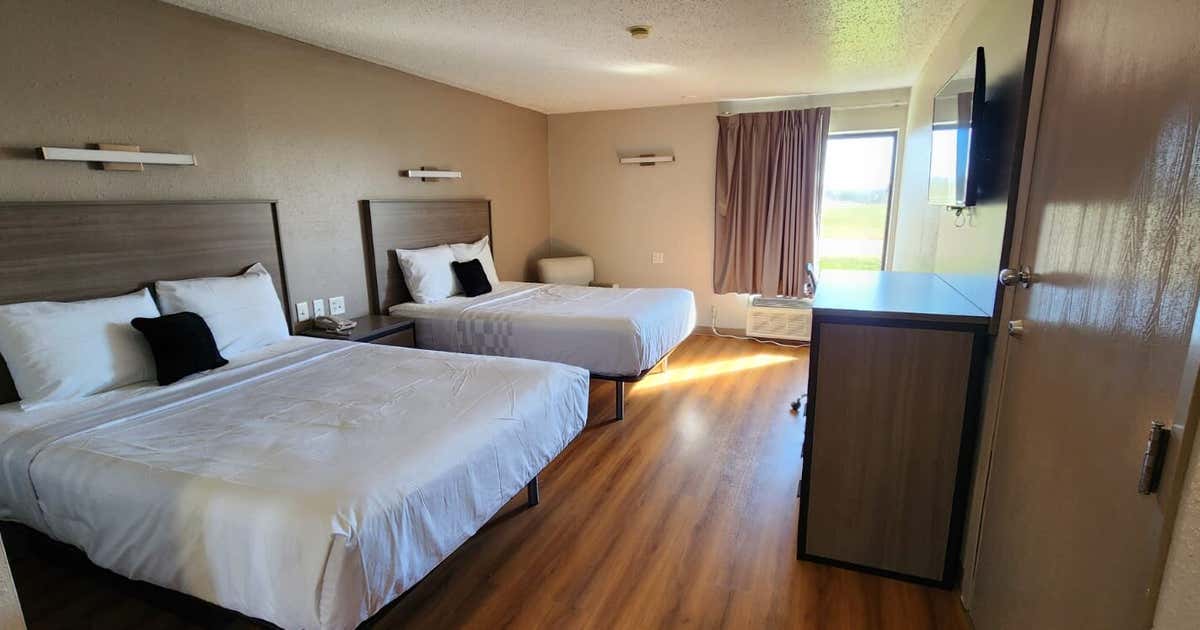 Red Lion Inn & Suites Pontoon Beach, Pontoon Beach | Roadtrippers
