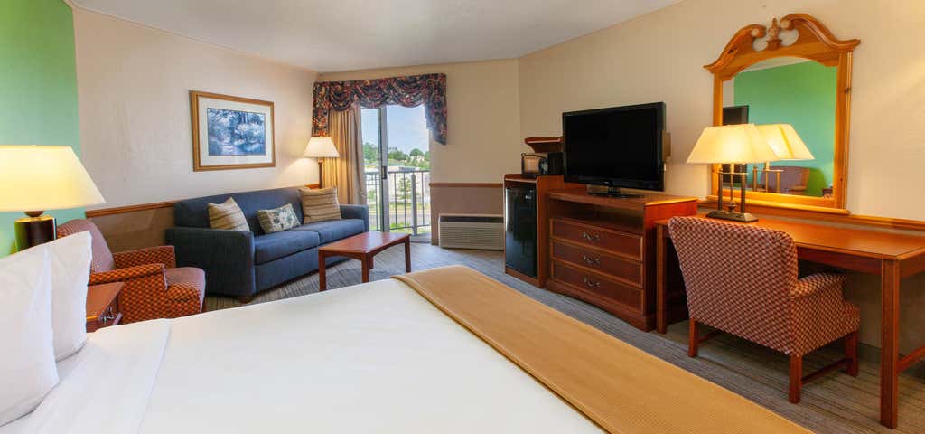 Apple Tree Inn, SureStay Collection by Best Western, Petoskey ...