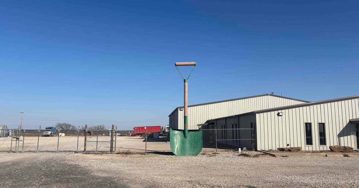 Largest Shovel in Texas, Wichita Falls | Roadtrippers