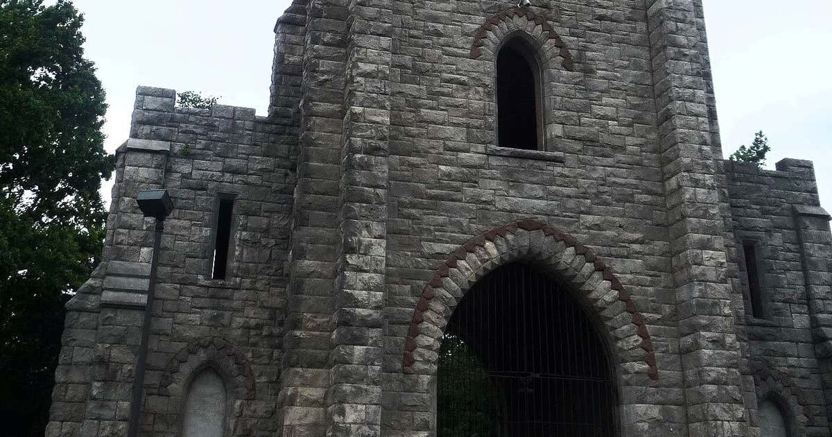 Devil's Tower, Alpine | Roadtrippers