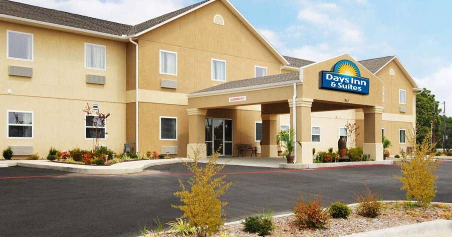 Days Inn & Suites by Wyndham Cabot, Cabot | Roadtrippers