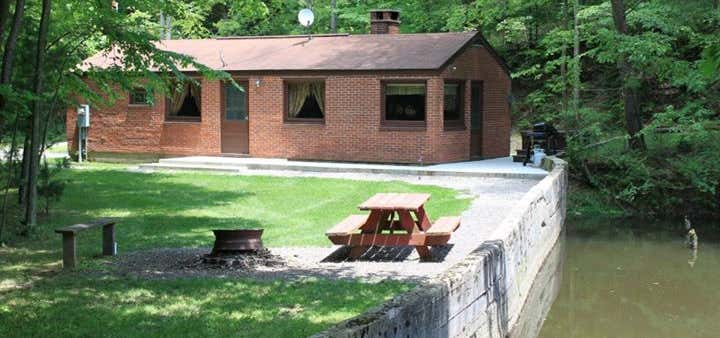 Hocking Hills Backwoods Retreat, Rockbridge | Roadtrippers