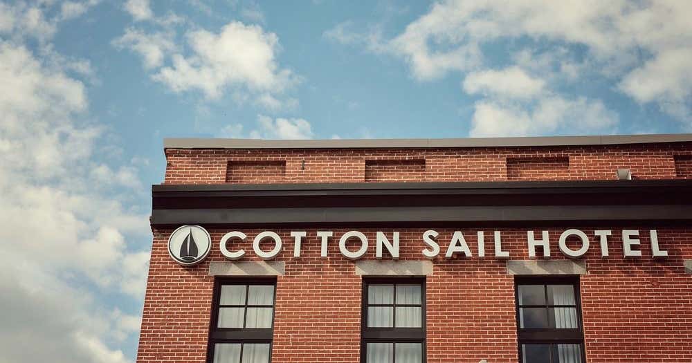 The Cotton Sail Hotel Savannah, Tapestry Collection by Hilton, Savannah ...