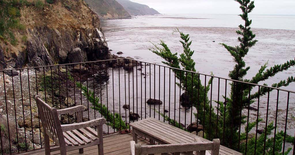 Esalen Institute, Big Sur | Roadtrippers