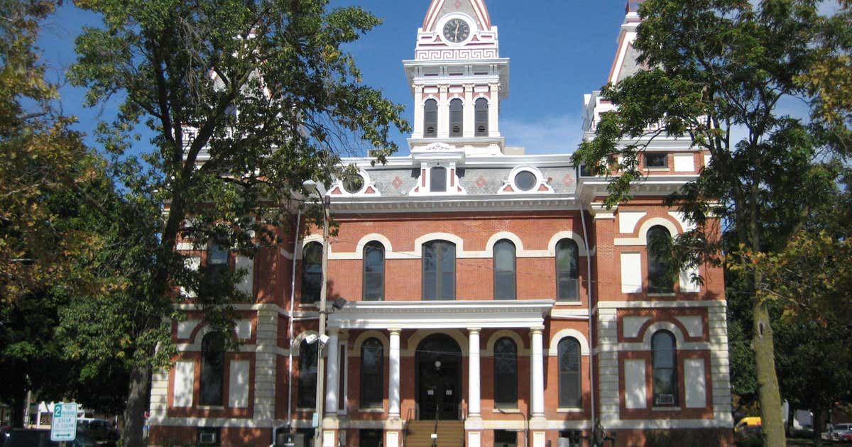 Livingston County Courthouse, Pontiac | Roadtrippers