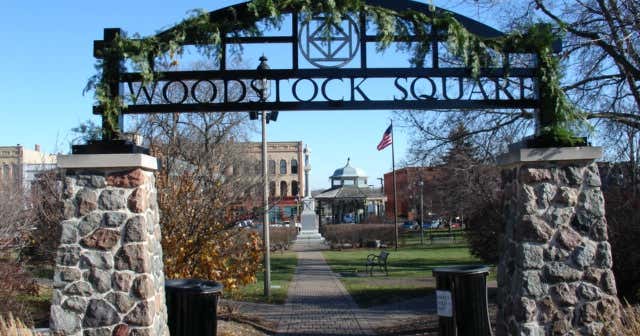 Town Square Woodstock, Il, Woodstock | Roadtrippers