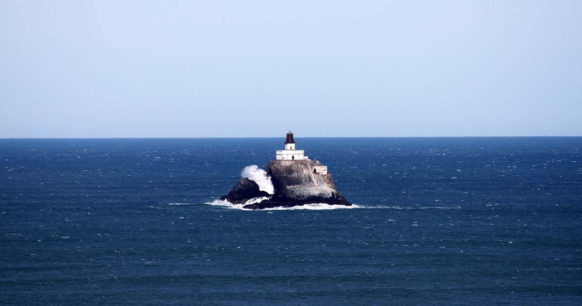 Tillamook Rock Lighthouse, Cannon Beach | Roadtrippers