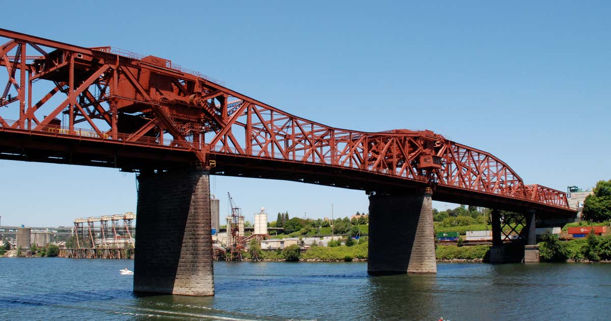 Broadway Bridge, Portland | Roadtrippers