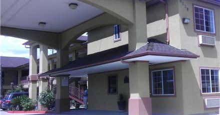 Moonlight Inn and Suites, Houston | Roadtrippers