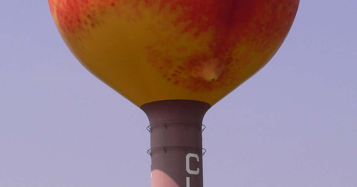 Big Peach Water Tower, Clanton | Roadtrippers