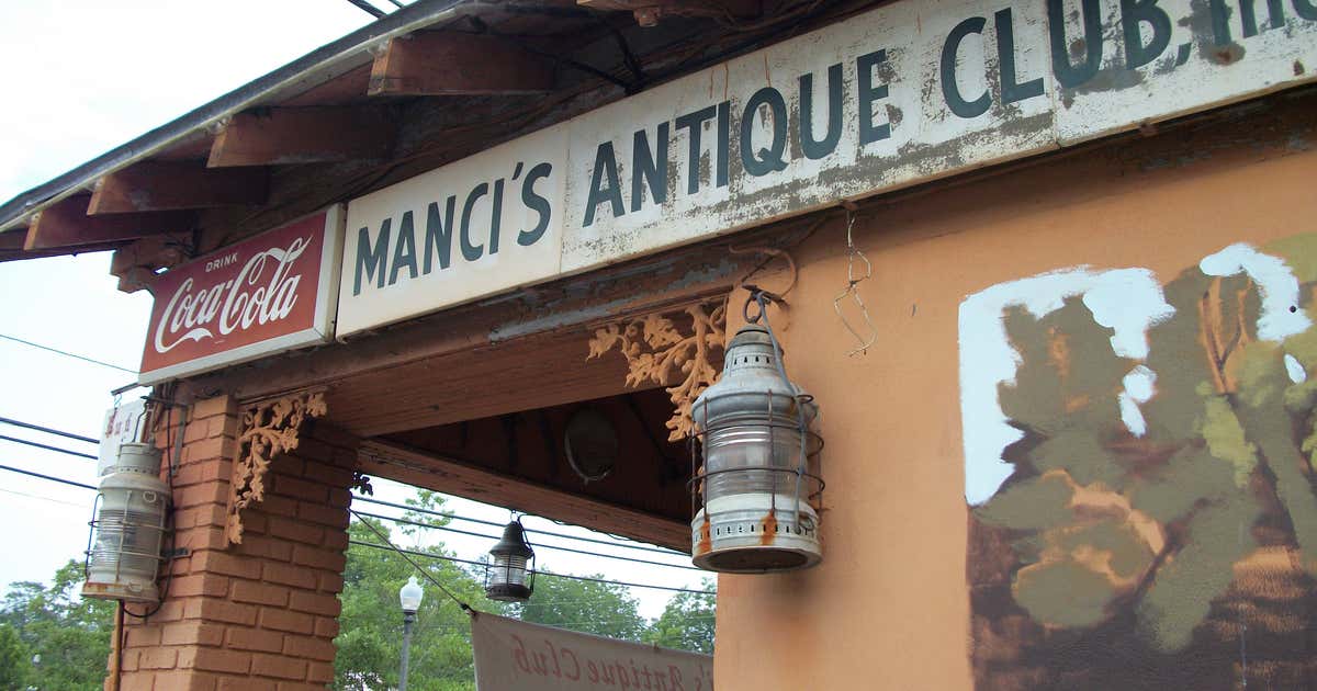 Manci's Antique Club, Daphne | Roadtrippers