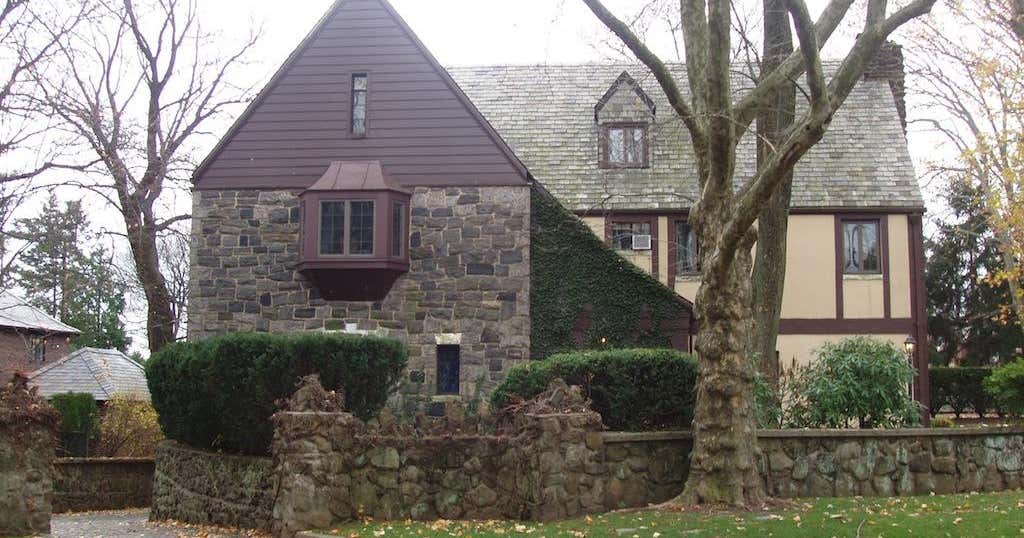 "The Godfather" filming location- Corleone Mansion, New York | Roadtrippers