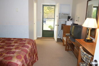 Photo of Pinewood Inn | Roadtrippers