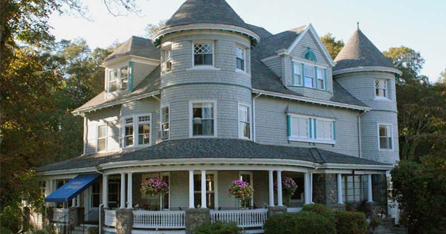 The Castle Manor Inn, Gloucester | Roadtrippers