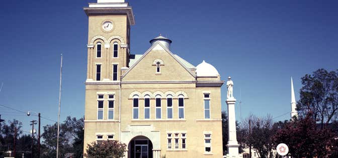 Bibb County Courthouse & Confederate Monument, Centreville | Roadtrippers