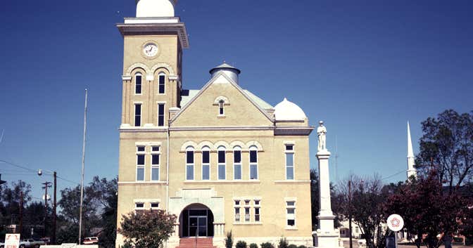 Bibb County Courthouse & Confederate Monument, Centreville | Roadtrippers